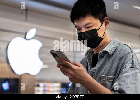 Wuhan, China. 21st May, 2022. Apple staff and customers are seen at the ...