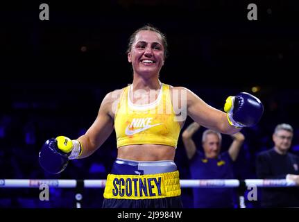 Ellie Scotney celebrates victory against Maria Cecilia Roman in the WBA ...
