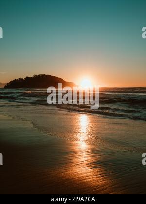Colorful ocean beach sunrise with deep blue sky and sun rays Stock ...