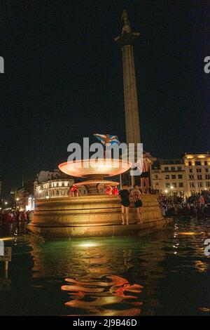 Sunderland fans celebrate promotion to the Premier league following the ...