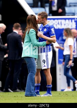 Leicester City's Jamie Vardy with wife Rebekah and family on the pitch ...