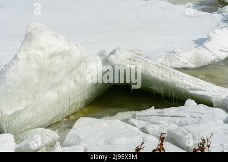 Hummocked ice breaks along lakeshore, winter, bear river migratory bird ...