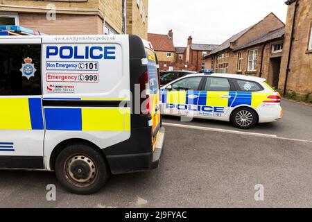 police car uk riot van with wire mesh windscreen guard Stock Photo - Alamy