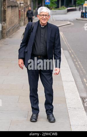 Church of England vicar, Rev Stephen Sizer leaves a disciplinary tribunal at St Andrew's ...