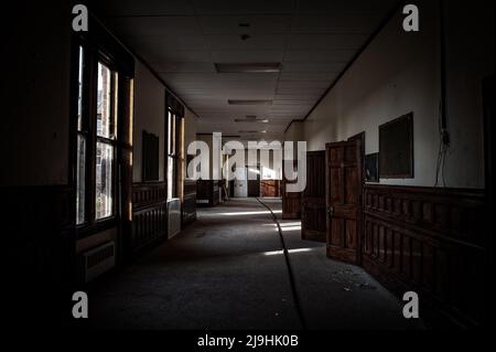 Documentary of Fairmile Asylum, Wallingford 2011, before building work ...