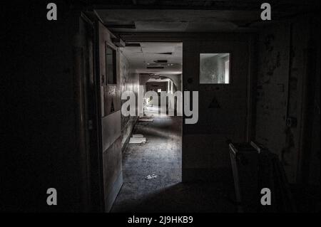 Documentary of Fairmile Asylum, Wallingford 2011, before building work ...