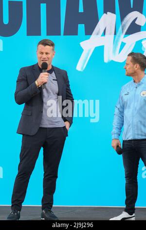 Manchester City fans celebrate with former player Paul Dickov at the ...