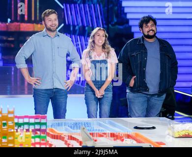 DOMINO MASTERS, contestants from Team Runs In The Family (from left ...