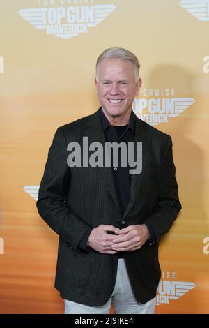 NEW YORK, NEW YORK - MAY 23: Boomer Esiason (L) attends the Top Gun: Maverick New York Screening ...