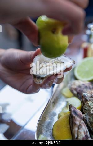 Close up hand squeezing lime taco Stock Photo - Alamy