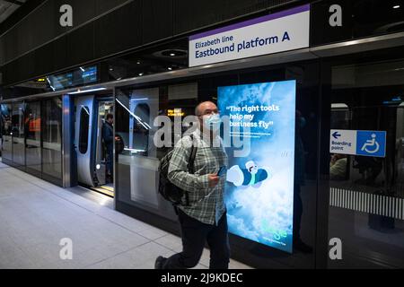 London Paddington Elizabeth line platform Stock Photo - Alamy