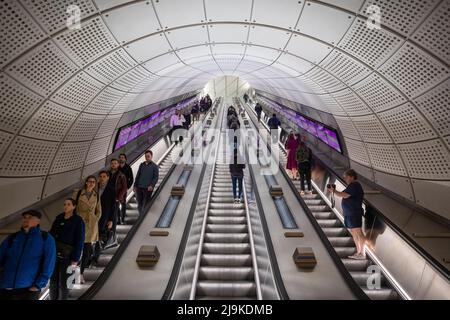 Escalators at the Farringdon Elizabeth Line Station, London, England ...