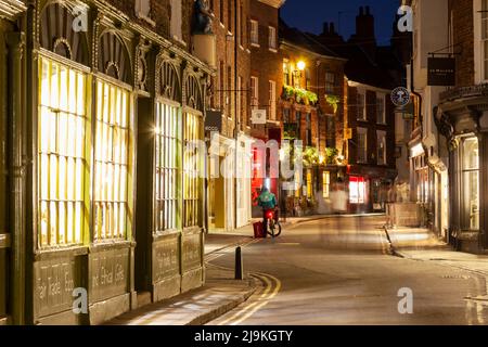 Night falls on Low Petergate in York, England Stock Photo - Alamy