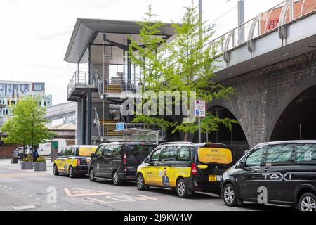 Taxi Rank Nottingham Station,UK Stock Photo - Alamy