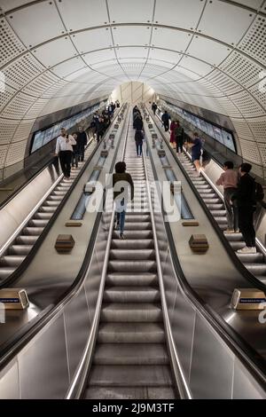 Escalators at the Farringdon Elizabeth Line Station, London, England ...