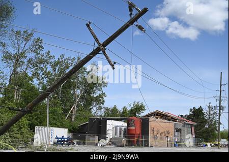 Uxbridge, Canada. 24th May, 2022. Snapped trees and down power lines ...