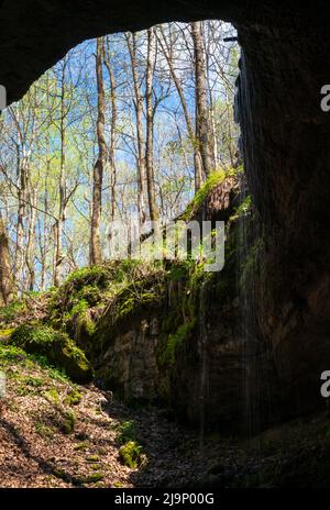 The stairs into the entrance at Mammoth Caves Stock Photo - Alamy