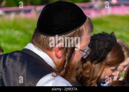 A Smiling Orthodox Jewish Man Stock Photo - Alamy