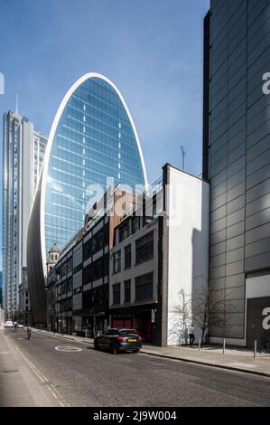 Curved facade of 70 St Mary Axe (Can of Ham) along Bevis Marks Street ...