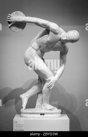 Discobolus Roman classical ancient sculpture Stock Photo - Alamy