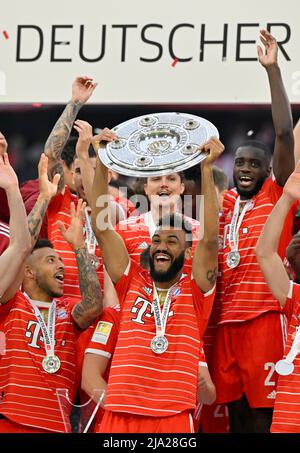 Championship celebration, handing over the trophy to goalkeeper Manuel ...