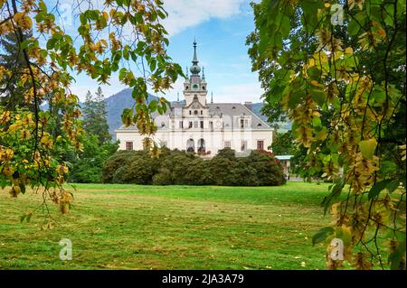 Park view on Velke Brezno castle, Czech Republic Stock Photo - Alamy