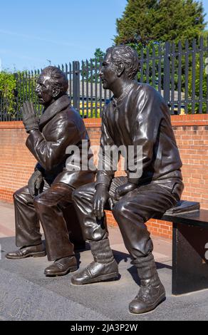 Statue of Jimmy Sirrel and Jack Wheeler, Legends of the Lane, outside ...