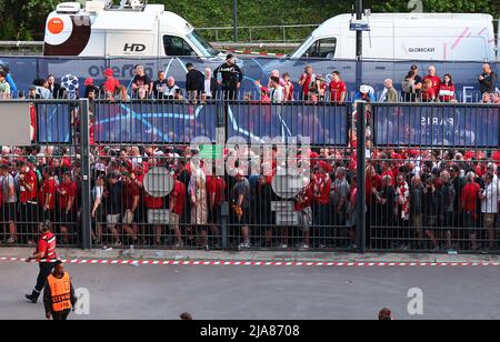 Real Madrid football fans queue for official tour of Bernabeu Stadium ...