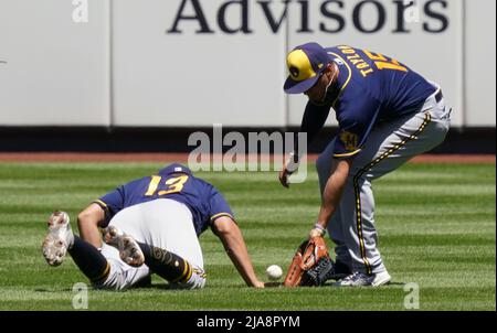 Milwaukee Brewers' Mark Mathias in action during a baseball game ...