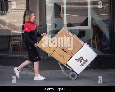 Dynamic Parcel Distribution, DPDgroup, uniformed DPD driver with ...