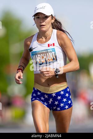 Ottawa, Canada. 29 May 2022. The elite men's lead pack races past runs ...