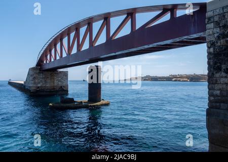 St Elmo Bridge, Valletta, Malta Stock Photo - Alamy