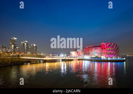 Some Sevit buildings on artificial floating islands located near the ...