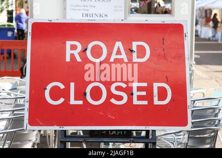 Road Closed sign, Warwickshire, West Midlands, England, UK, 2022 Stock ...