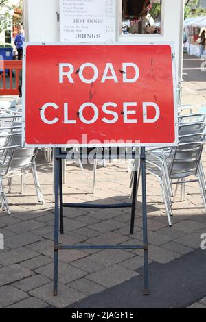 Road Closed sign, Warwickshire, West Midlands, England, UK, 2022 Stock ...