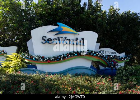 Seaworld Sign at the Entrance to Seaworld, Orlando Florida Stock Photo ...