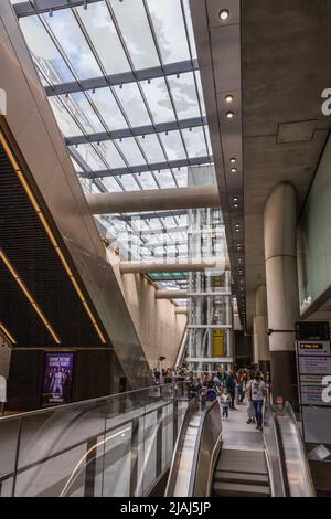 Elizabeth Line ticket hall in Paddington Stock Photo - Alamy