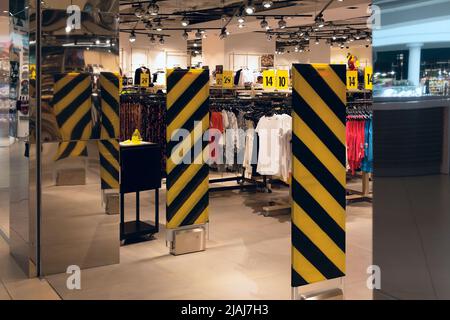 Retail shop electronic anti-theft gate system with sensor deters ...