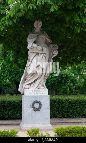 Statue of Queen Urraca of Leon and Castile at Paseo de la Argentina in ...