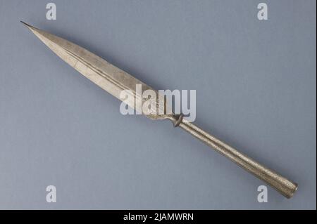 Iron Persian crossbow heads Stock Photo - Alamy