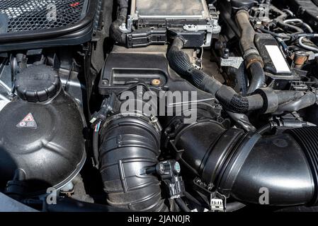 Plastic air intake pipes for a modern 2.2 liter diesel engine with a ...