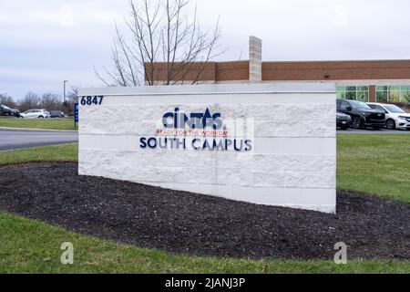 Cincinnati, Ohio, USA - December 28, 2021: Closeup of U S Foods sign on ...