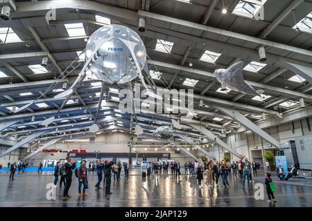 Mechanical flying objects, filled with helium, controlled by fine ...