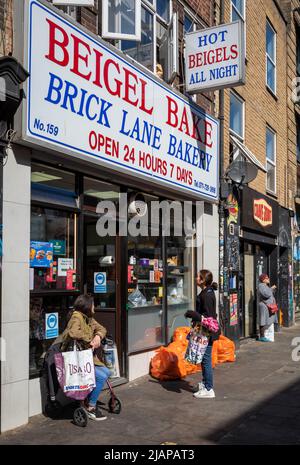 Beigel Bake Bakery Jewish Shop exterior on Brick Lane in East London ...