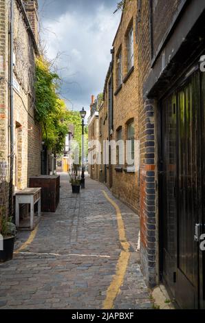 Old London cobblestone street cobbles close up Stock Photo - Alamy