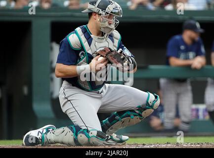 Seattle, USA. 31 May, 2022. A person putting on a sweater at the Amazon ...