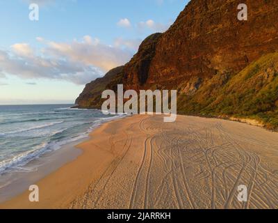 Hawaii, Kauai, View Of Beautiful Barking Sands Beach At Polihale State ...