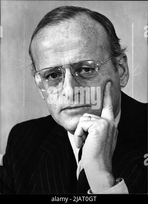 Vorstandsvorsitzender der Volkswagen AG Carl H. Hahn in 1990 Stock ...