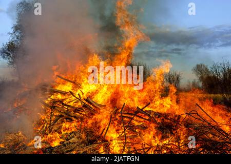 Sea of flames from a major fire Stock Photo - Alamy