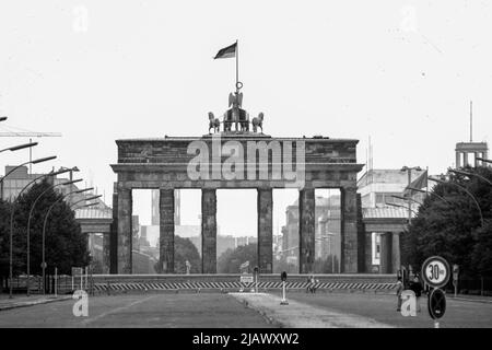 The Brandenburg Gate, Berlin 1975 Stock Photo - Alamy